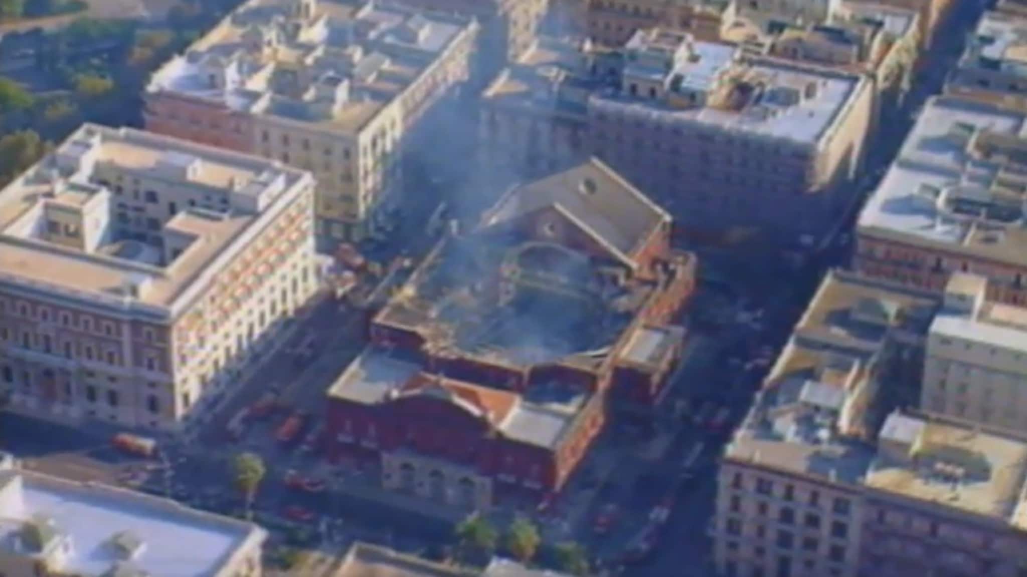 In fiamme il teatro Petruzzelli di Bari | Storia | Rai Cultura