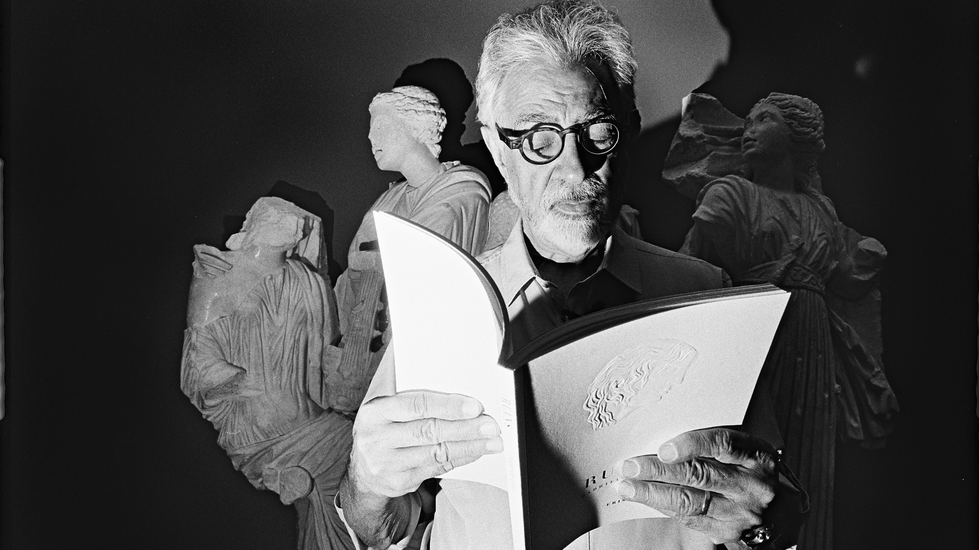 Joe Mantegna legge Canti di pietra di Gabriele Tinti | Letteratura ...