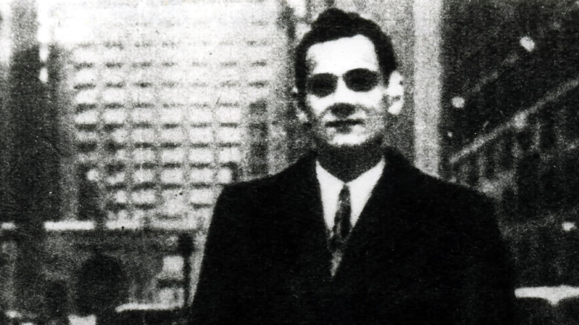 Alberto Moravia secondo Edoardo Sanguineti | Letteratura | Rai Cultura