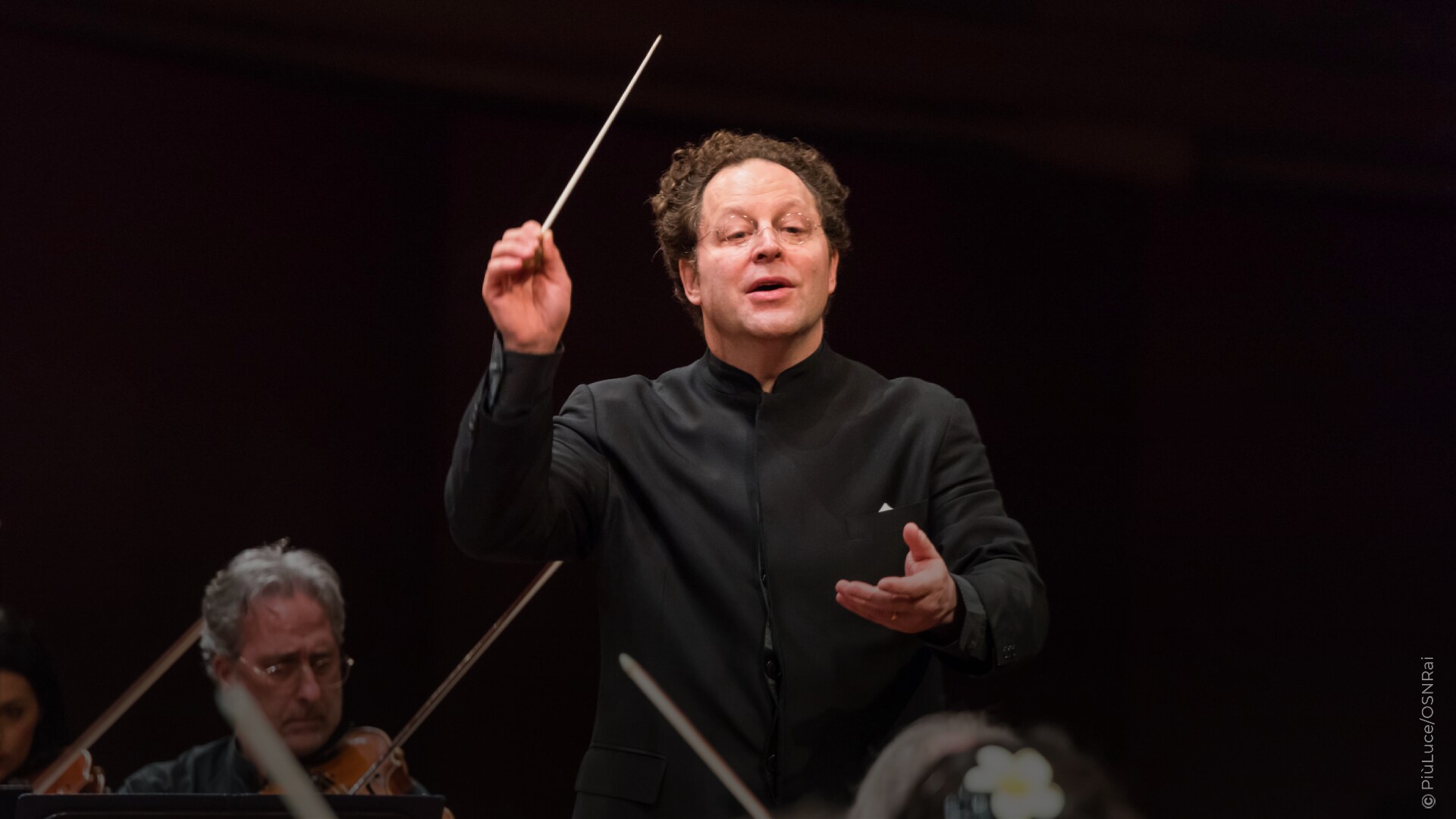 John Axelrod tra Bernstein, Gershwin e Copland | Orchestra RAI | Rai ...